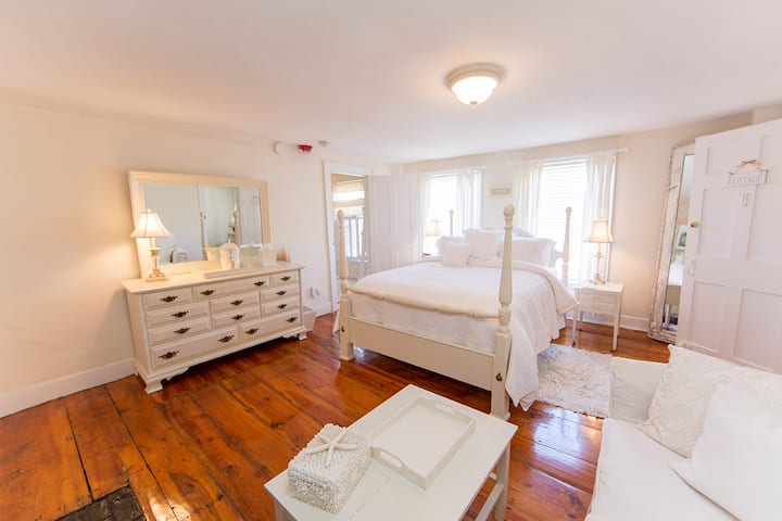 The Cottage House - Room 6 - Thompson, CT
