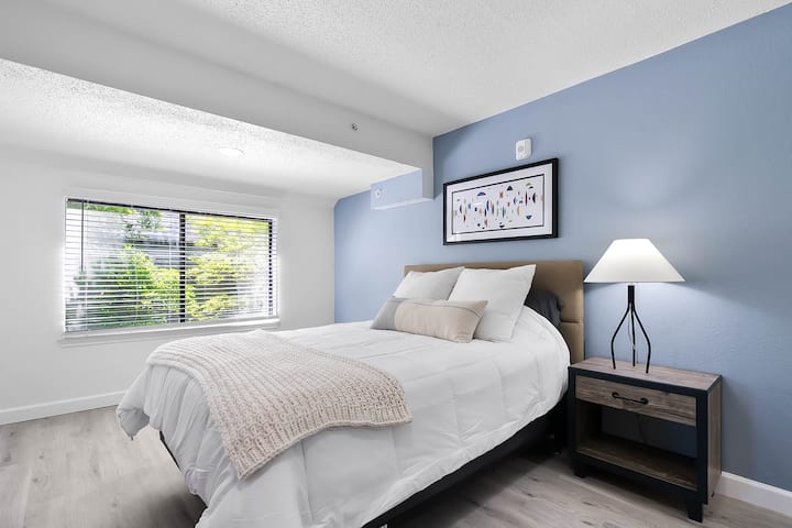 2br Near Downtown Fun W/ Pool And Gym - Sleeps 6! - 롤리