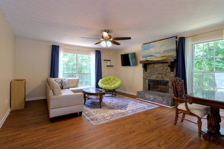 Full Kitchen, Backyard, Ping-pong, Desk, Lakepoint - Cartersville, GA