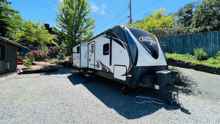 Waterfall Garden Retreat – Wine Country Luxury Rv - Ashland, OR