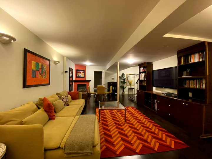 Large Lower Level Midtown Suite - Toronto