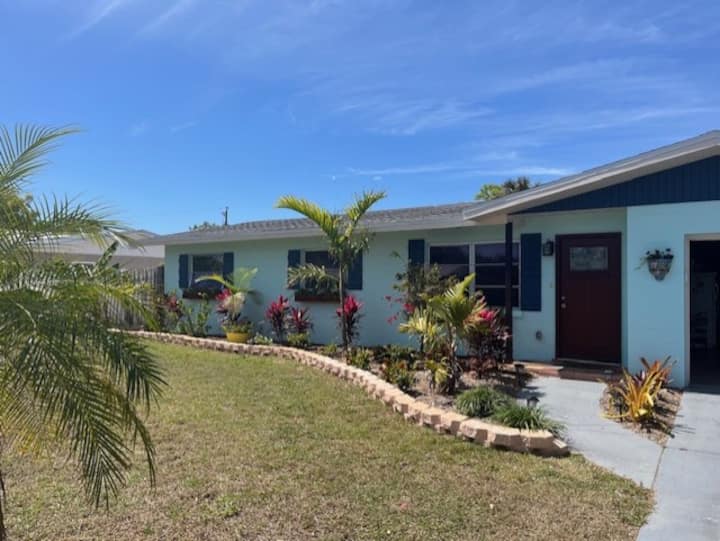 Cozy Coastal Getaway - 安娜瑪麗亞島