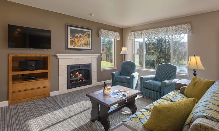 Spacious Leavenworth Sleeps 6-8 B - Leavenworth, WA