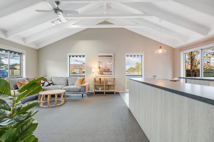 Central Lavington Beauty! - Albury