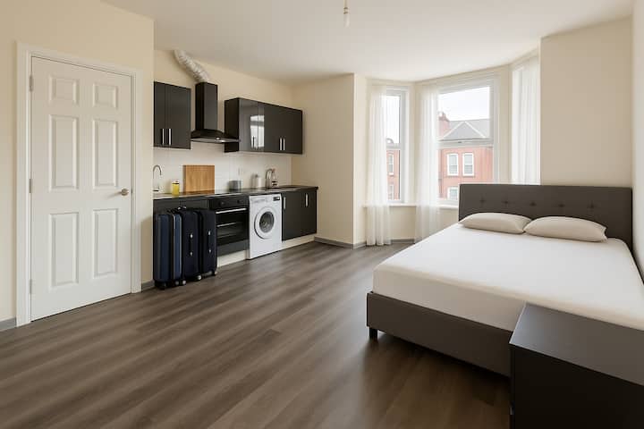 Modern Ensuite Room With Kitchen - Doncaster