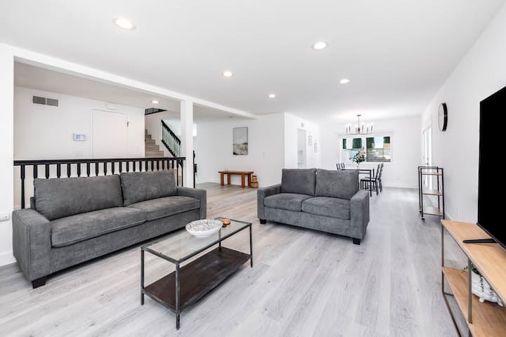 5-bed 4-bath Retreat Pool In Peaceful Cul-de-sac - Los Angeles, CA