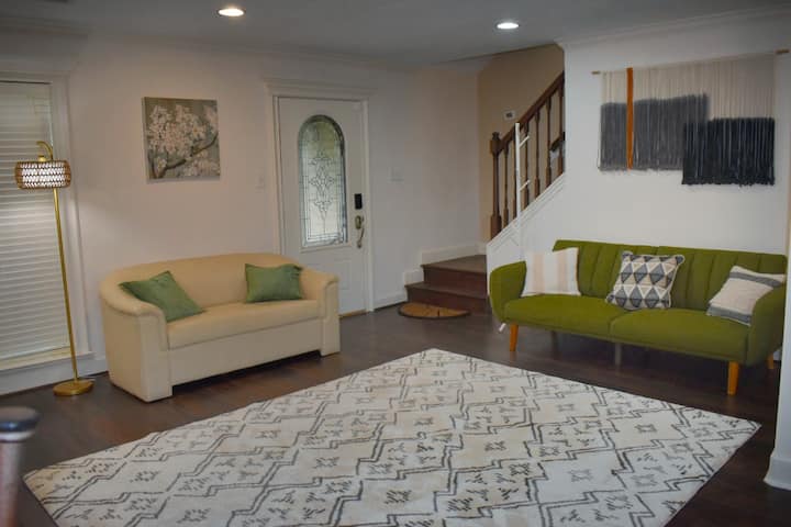 Spacious 4br Home W/ Hot Tub, 15 Min From Downtown - Bellaire, TX