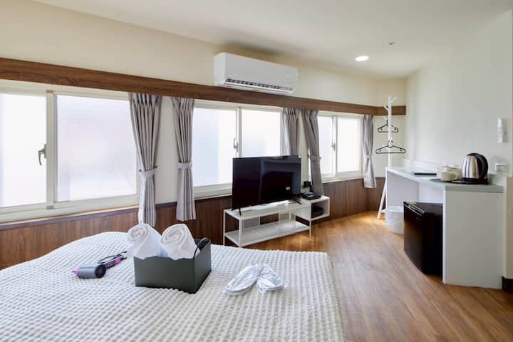 Ximending Double Room No. 8857 - 우구 구