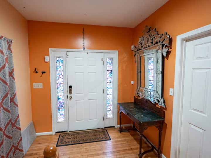 Beautiful & Spacious Md Stay - Germantown, MD