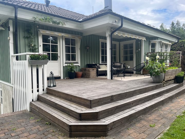 Stor Villa I Tyresö – Nära Sjö & Naturreservat - Tyresö