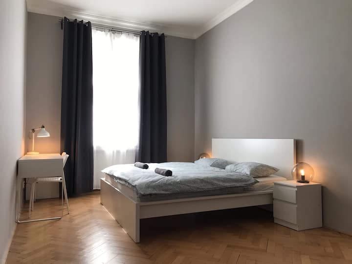Central And Safety Room [Z12f] - Praga
