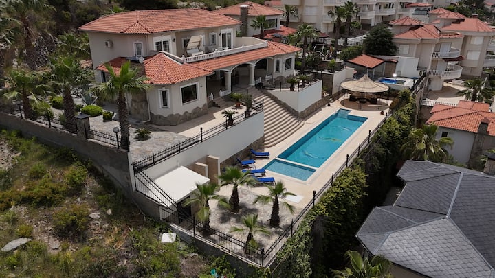 Villa With Great View And Area - Alanya