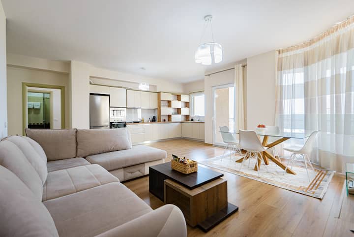 Poseidon Nest - 2br, 360° Sea View, Office, Pool - Durrës