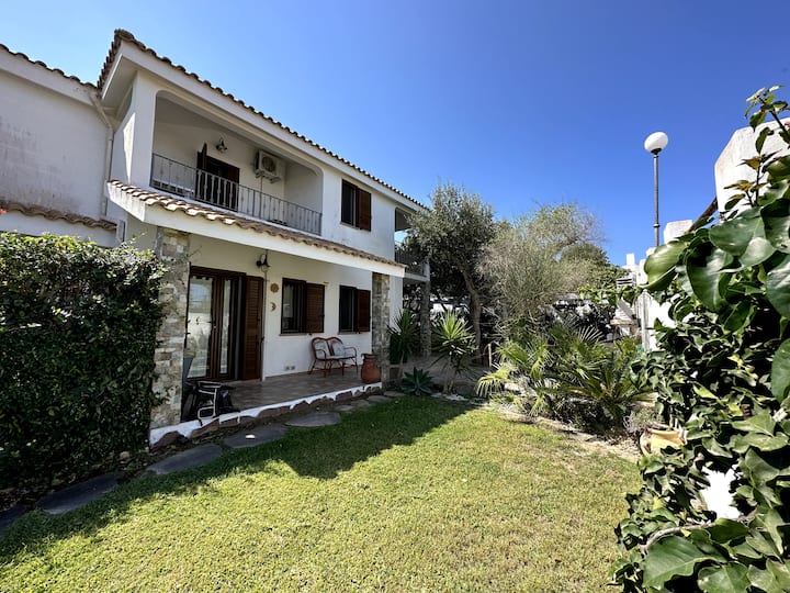 Villetta Con Giardino A Calasetta - Calasetta