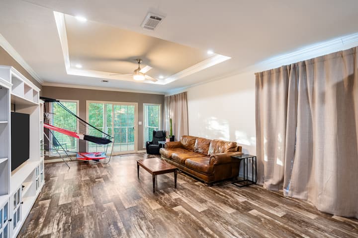 Hill Country Retreat | 3 King Bed • Oled Tv •Games - Leander, TX