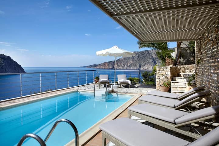 Chic 3-br Villa • Infinity Pool • Sunset View - Asos