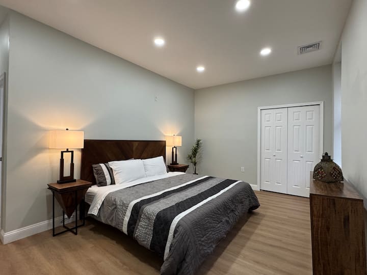 Furnished 3b/2ba Best Location! - Philadelphia, PA