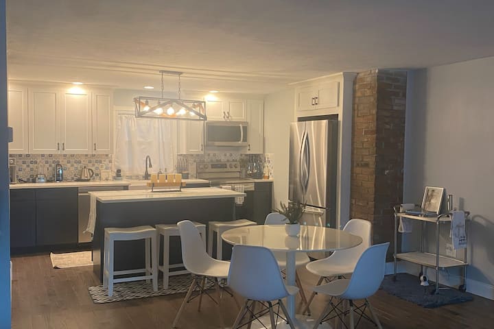 Home In Pittsburgh - Pittsburgh, PA