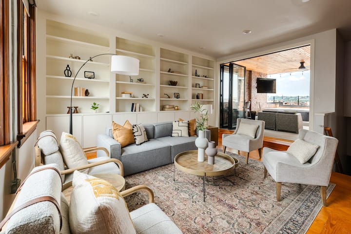 Lux Penthouse | Hot Tub | Rooftop Patio | Otr - Cincinnati, OH