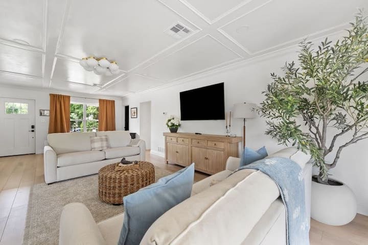 Kid-friendly Stay • Near Srq • Sleeps 6–8 + Games - Sarasota, FL