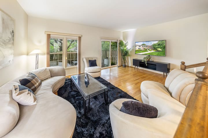 Cozy Safe Haven | 20 Mins To Dc | Sleeps 10| - Burke, VA