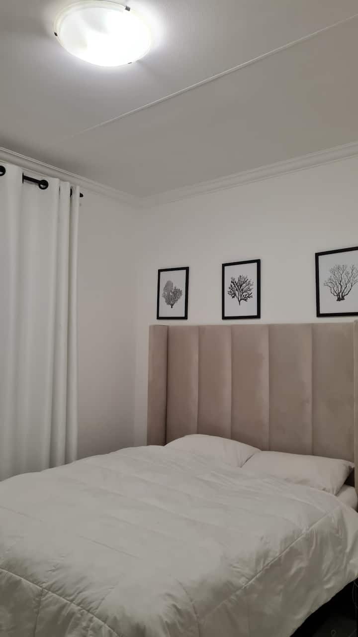 Modern 1 Bedroom Apartment - Trichardt