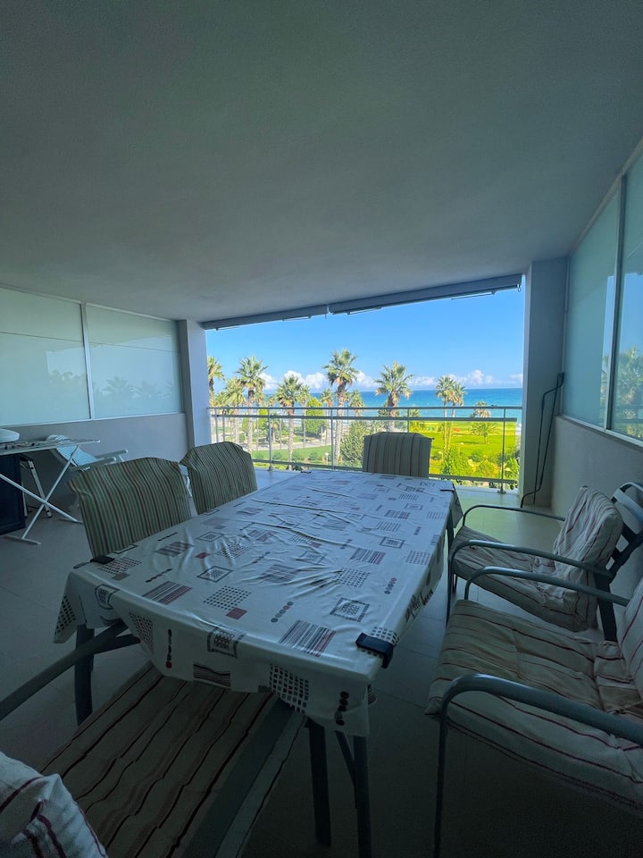 F3- Mondrian Frontal - Servhouse - Benicàssim