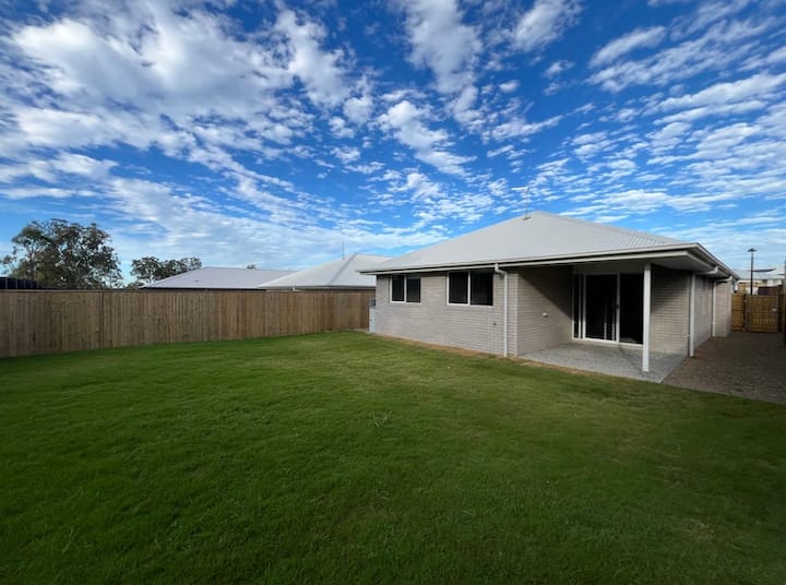 4br Modern Comfort W/ Patio | Family Trips Perfect - Ipswich