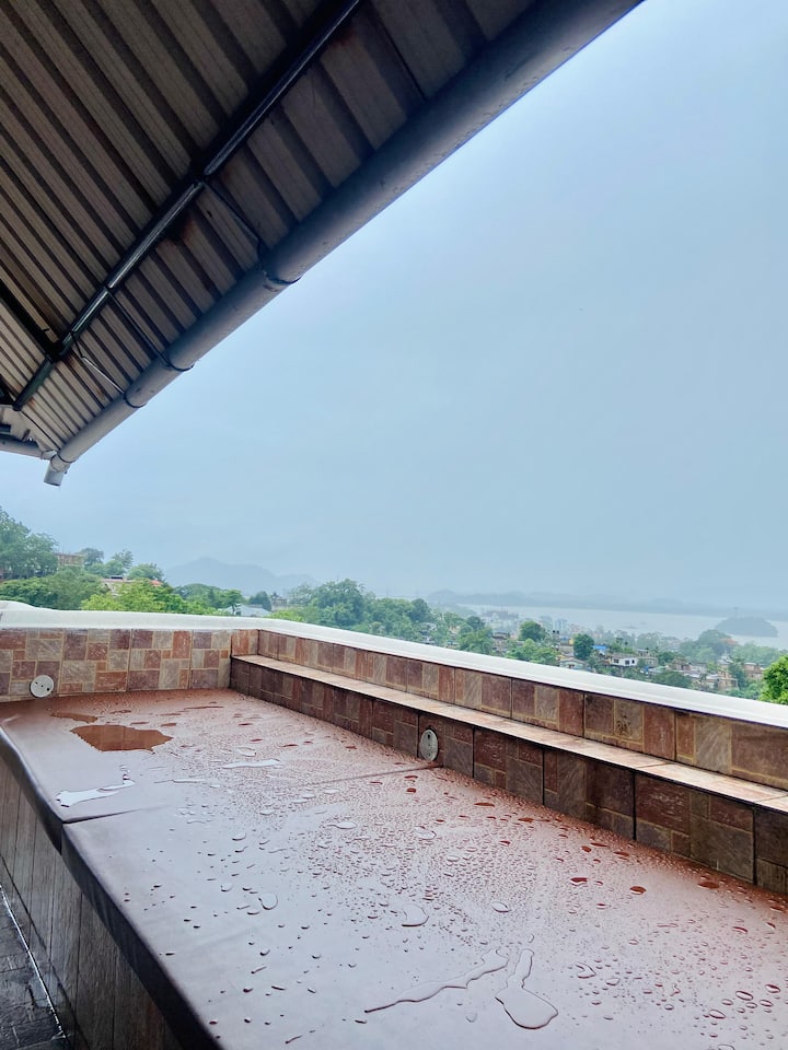 Luxe Manor- 3 Rooms & A Hall - Guwahati