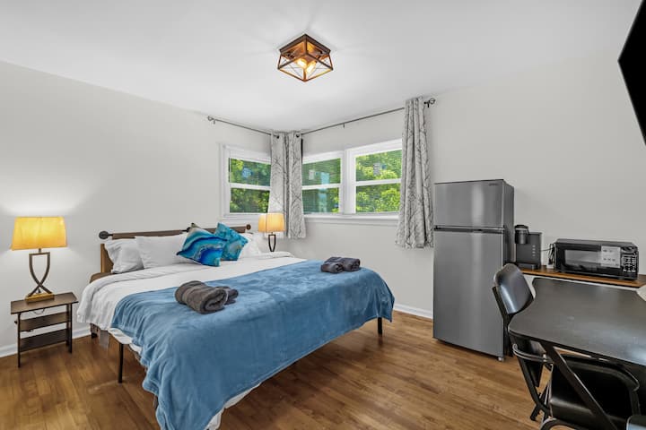 Room A Is Affordable For Long Term Stay. - Greensboro, NC