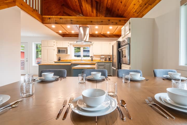 The Pines On 15th | Hot Tub, Bbq - Invermere