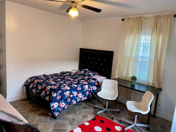 Charming Studio 1 - Torrance, CA