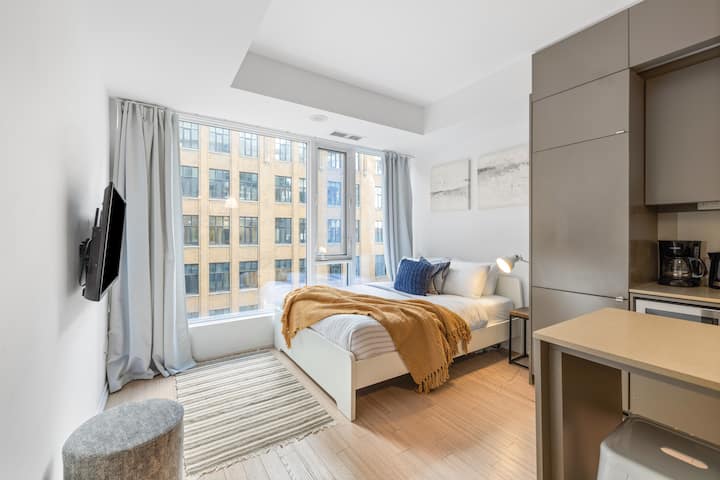 Urban Oasis Central Studio Condo Perfect Getaway - Toronto