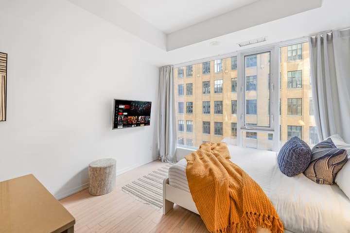 Urban Oasis Central Studio Condo Perfect Getaway - Toronto