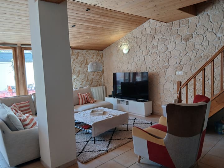 Maison Entre Montagne Et Lacs Piscine - Belley