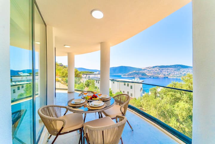 Kalkan'da Havuzlu Deniz Manzaralı - Turkey