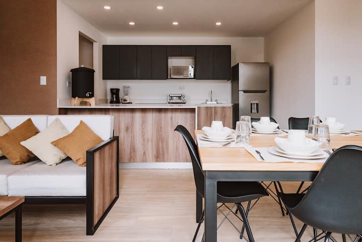 Moderno Y Espacioso Apto Para 6/ubicación Céntrica - Guatemala