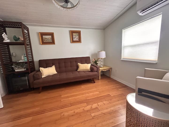 Jr Suite - King Bed, Mini Fridge - Bradenton, FL