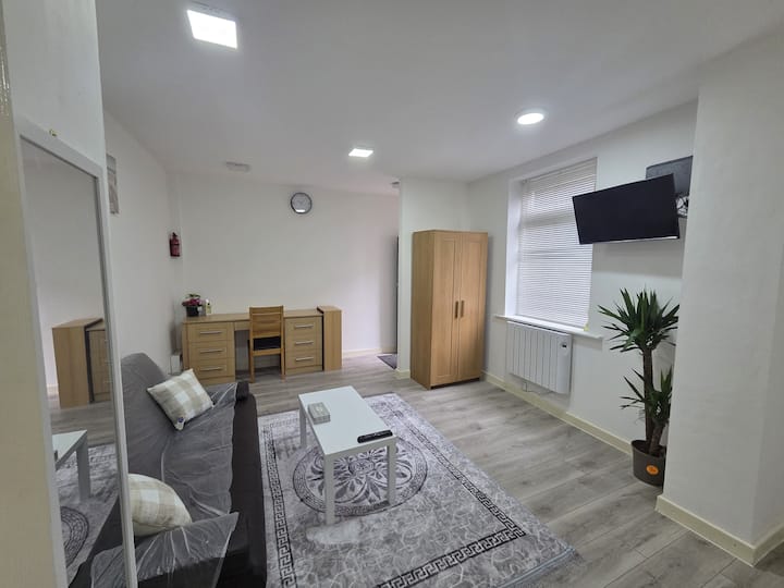 Studio Flat - Preston