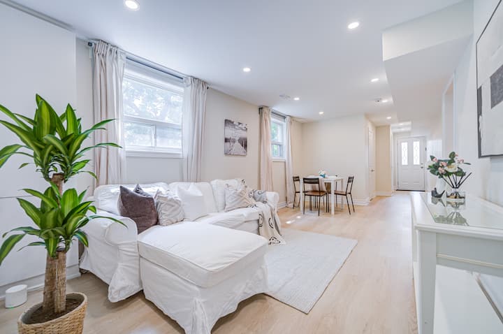 Main Cozy 2b Unit At Ground Floor - Toronto