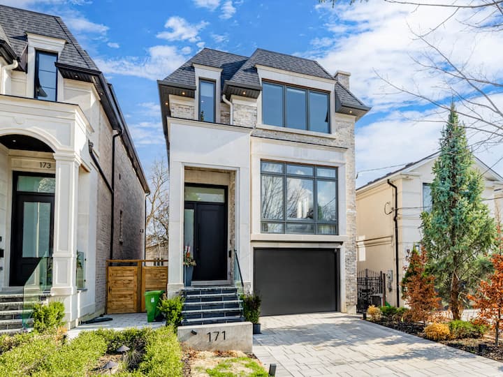 New Luxury House Close To Yonge - Yorkville University