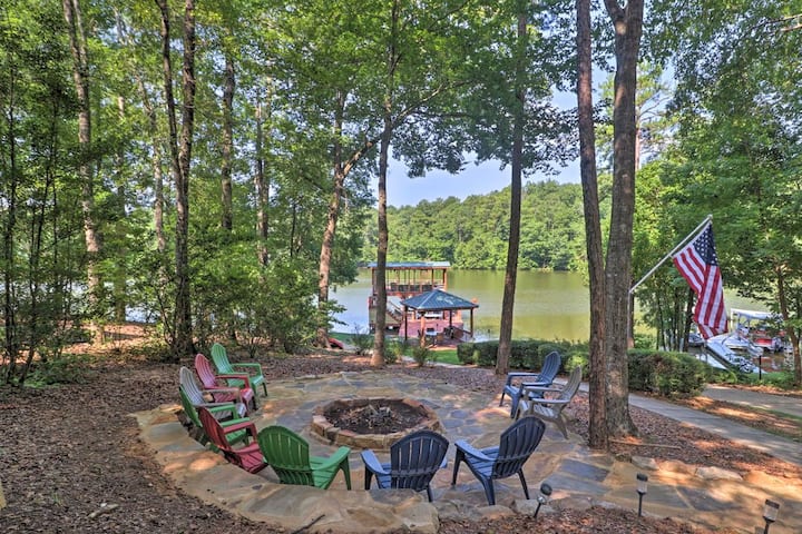 Lakefront Escape W/ Dock, Deck & Game Room - Lake Martin, AL