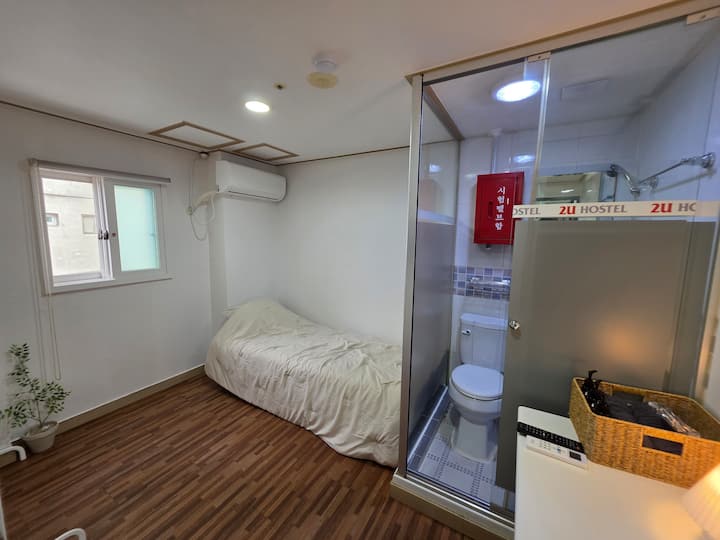 2u호스텔 409호(cheapest In 을지로. 개인샤워실, 세탁시설무료, 청계천뷰) - Seoul