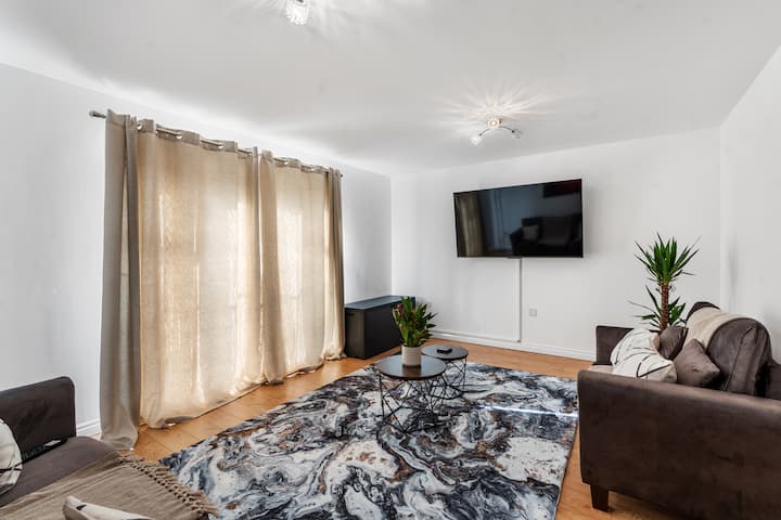 Spacious 4-bed Home Near City Links - Manchester