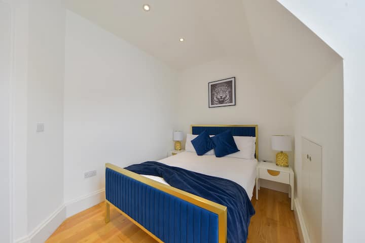 St Alban Modern Hideaway Retreat - Harpenden