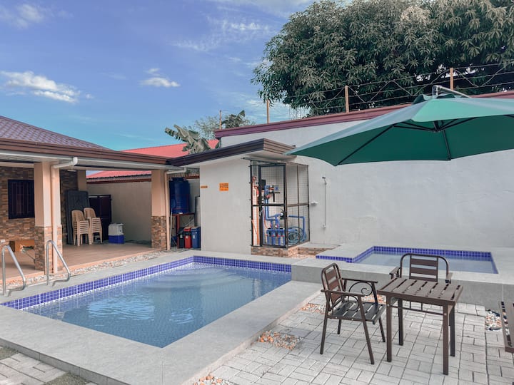 Modern Staycation Home Near New Clark City - Capas