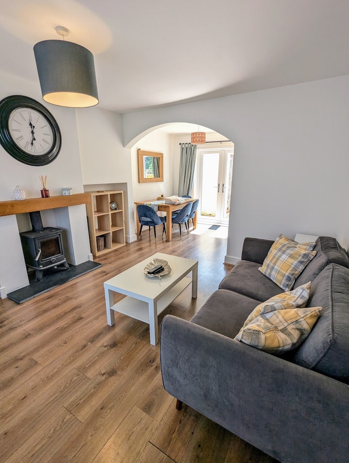 3 Bed Home With Parking - Chester, UK