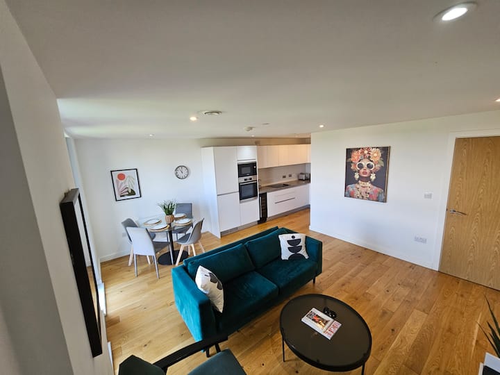 Stunning 2-bed City Apt W/parking - Perry Barr - Birmingham