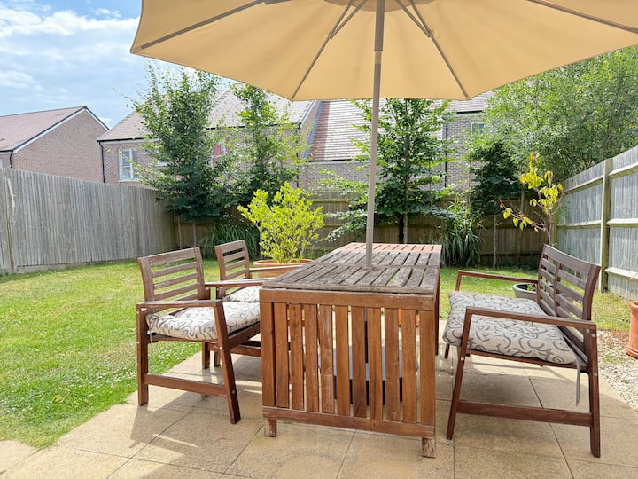 Spacious 3 Bedroom Home - Chichester
