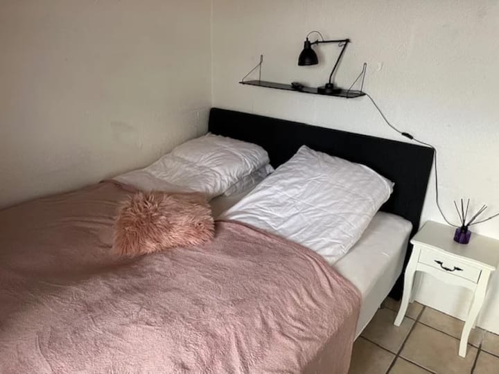 Cozy Double Bedroom - Motelgeyti - 페로 제도